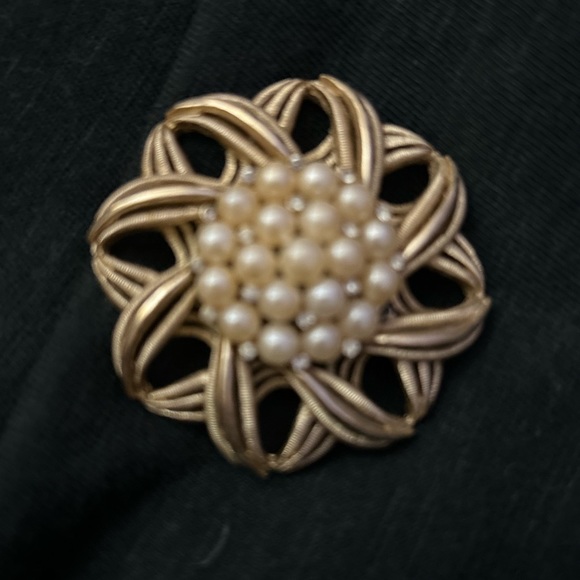 Trifari | Jewelry | Vintage Signed Trifari Pin Brooch Retro Costume ...